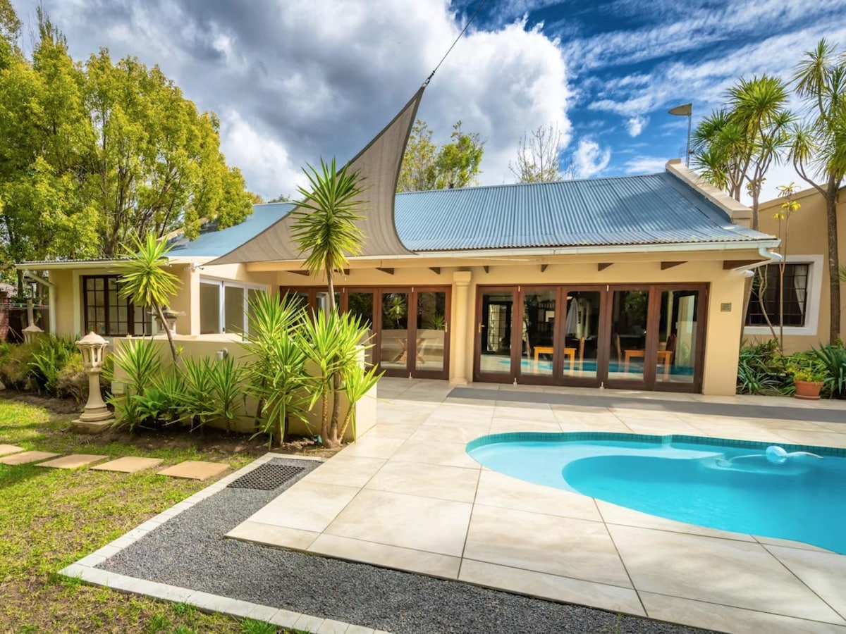 King Room with Pool View - Guesthouses for Rent in George, Western Cape ...