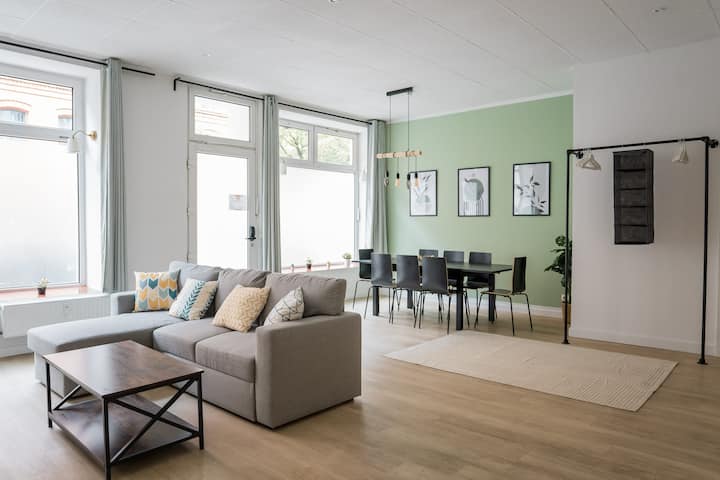 Spacious Family Apartment With 2 Bedrooms - Berlin