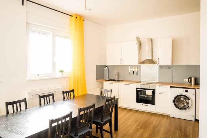 Spacious 3 Bedroom Apartment Online Check-in - Berlin