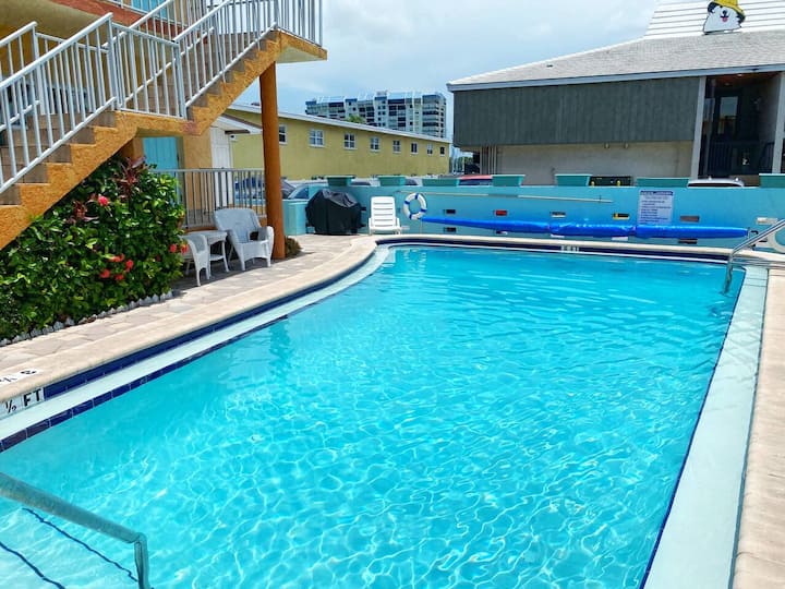 202-heated Pool-4-min Walk To Beach-comfy Room - Treasure Island, FL