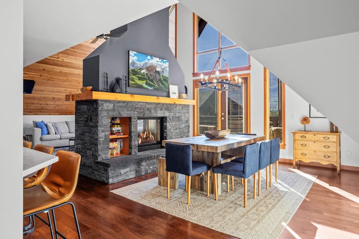 Mountain Vista Luxury Penthouse - Canada