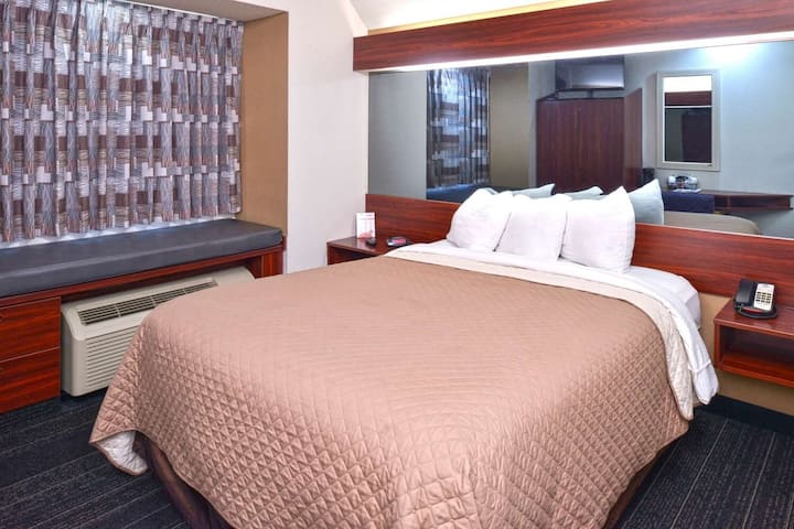 Budget-friendly Room Ideal For Couple Stay - Maryville, MO