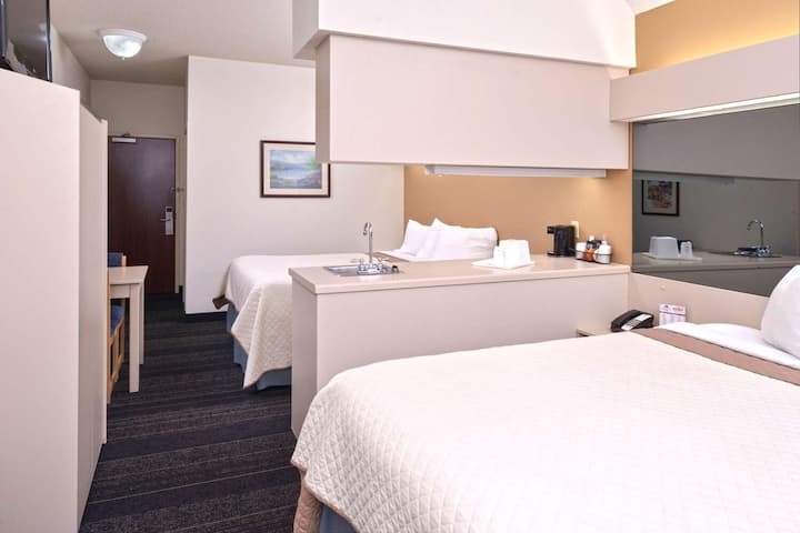 Downtown Maryville Stay - Affordable Comfort - Maryville, MO
