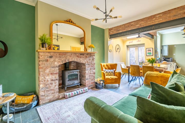 32 White Cross Road – Featuring 2 Full Bathrooms - York