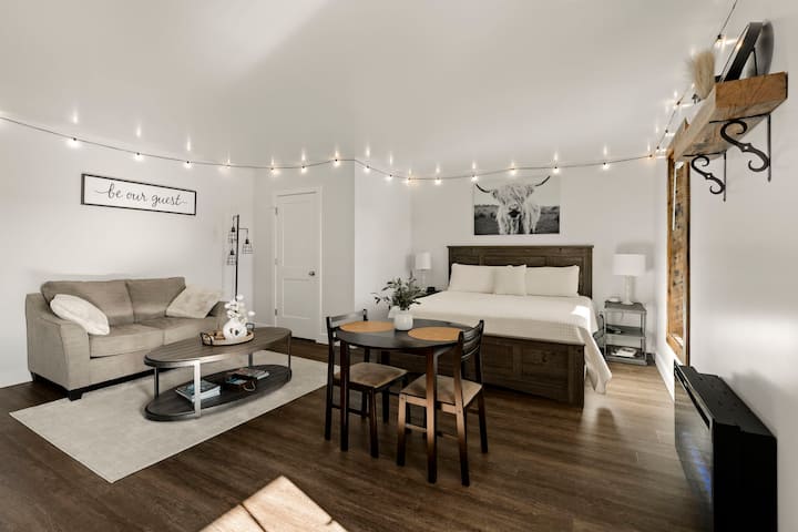 Clean Space, Rocking Chairs, Fireplace, Great View - Pennsylvania