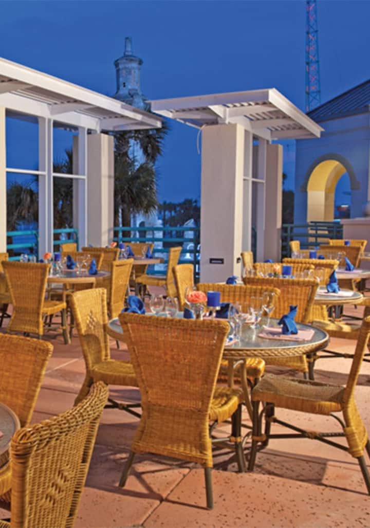 Outdoor Pool & Multiple Onsite Bars - Daytona Beach, FL