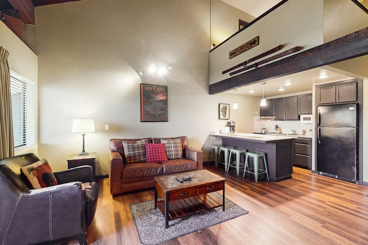Studio With Loft And Pool Access - Near Skiing - South Lake Tahoe, CA