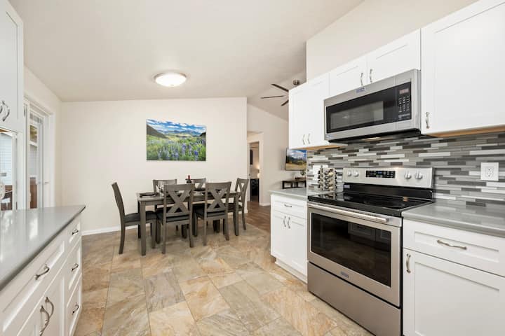 Rmnp Retreat - Group-friendly Home Near Estes Park - Loveland, CO