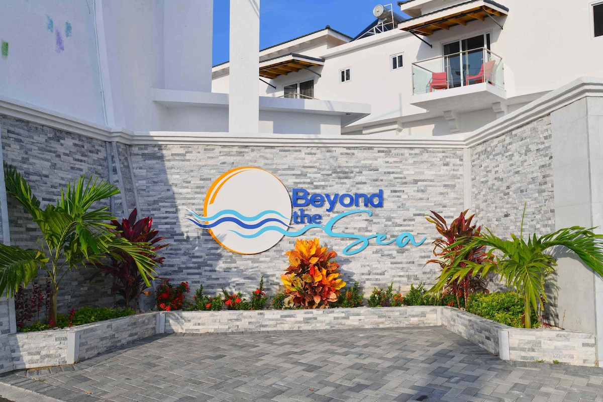 Hospitality Expert BTS 10BR: Pool, Beach, Chef - Villas for Rent in ...