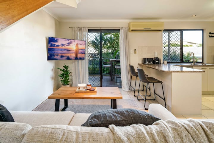 Sunny's Coastal Townhouse In Caloundra - Caloundra