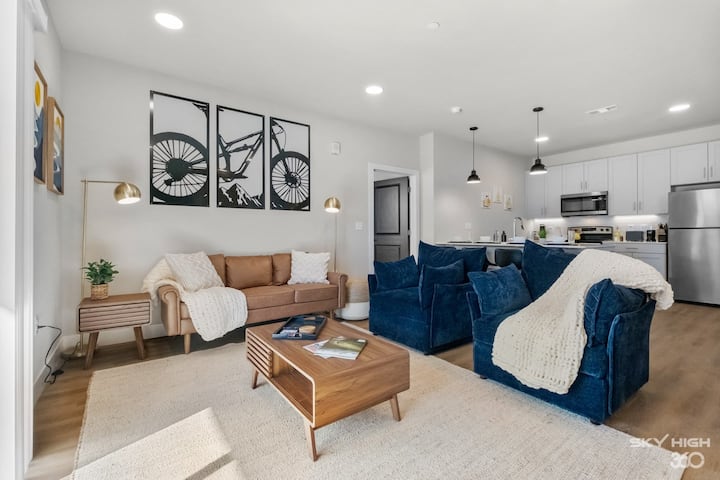 Trails End Here, King Bds Furnished Lux Apt & Gym - Rogers, AR