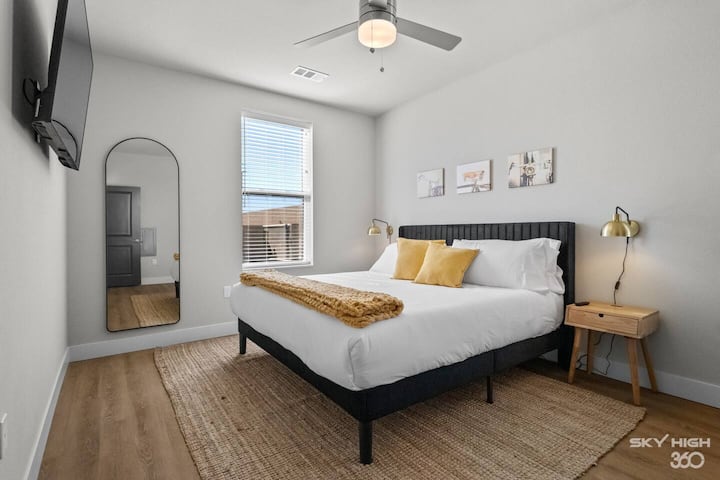 Trails End Here, King Bds, No Cleaning Fee - Rogers, AR