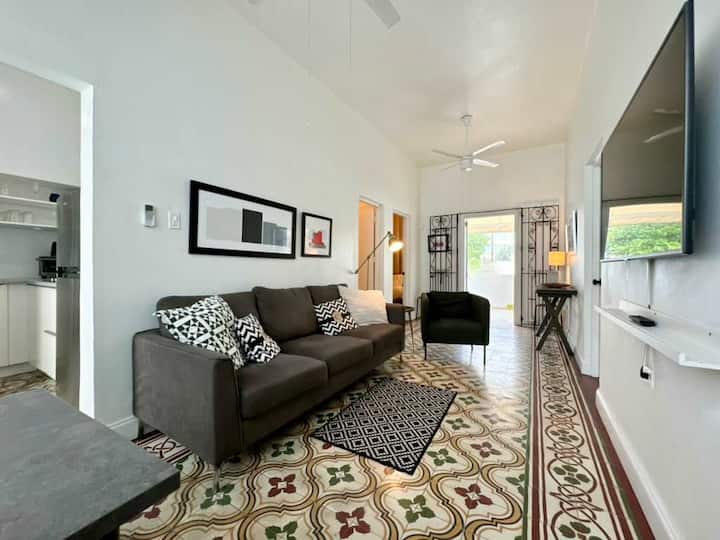 Casa Azola I | Perfectly Located Boutique Apt. - San Juan