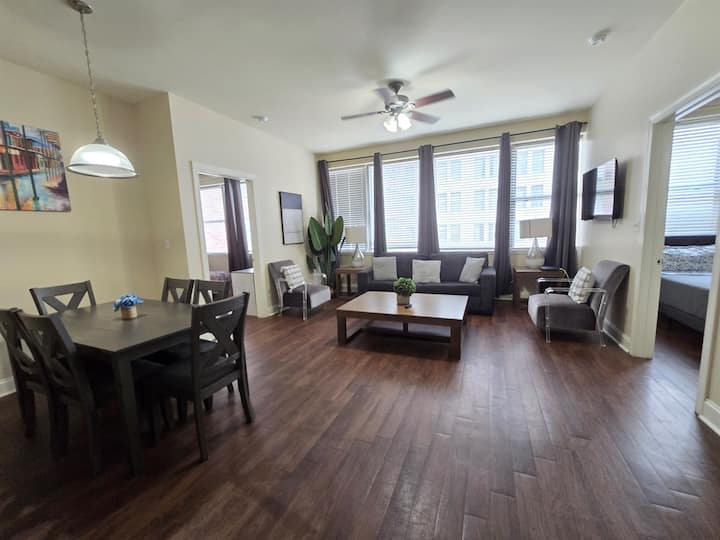 2 Bedrm Condo 2 Blks 2 Quarter/bourbon W/pool/gym - New Orleans, LA