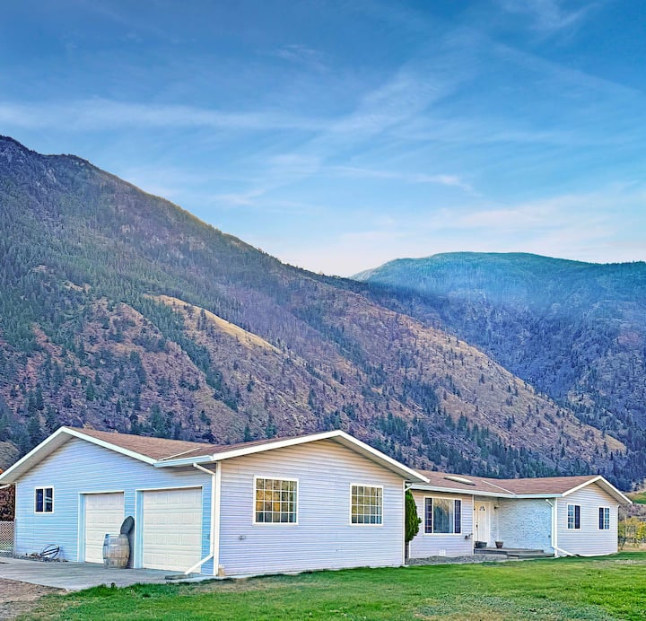 Blush Bliss – A Peaceful Vineyard Escape - Keremeos