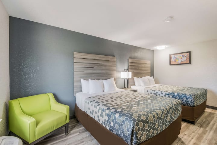 4 Family Ready Rooms | I-35 At Your Doorstep - Des Moines