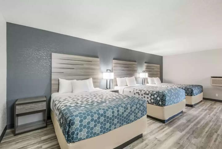 Ready For Family Stay Near Downtown, Free Parking - Des Moines, IA