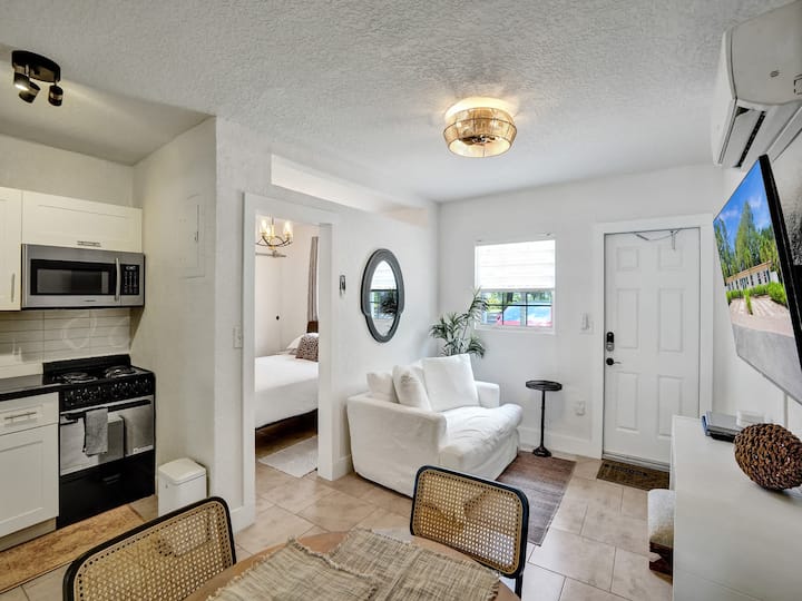 Stylish Modern Studio 2 - Fort Lauderdale
