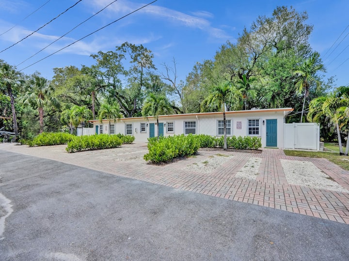 Stylish Modern Studio 4 - Fort Lauderdale