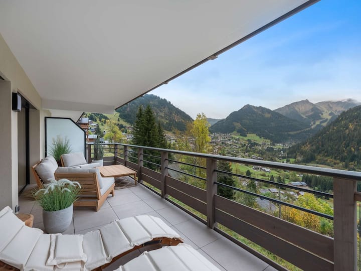 Opposite To The Barbossine Ski Lifts - Châtel