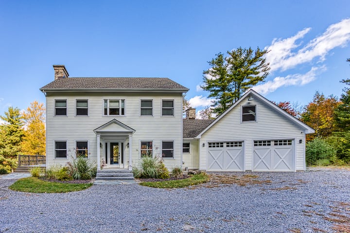 Renovated Country Retreat By Evergreen Home - Nassau, NY