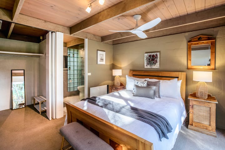 Coastal Couple Retreat - Gas Log Fireplace - Point Lonsdale