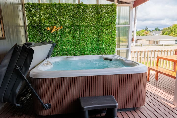 Cozy Lake Retreat  Lake Views & Amazing Games Room - Rotorua