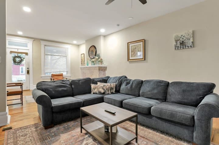 Harrison West Brick| 3 Br W/ Extra Beds - Columbus, OH