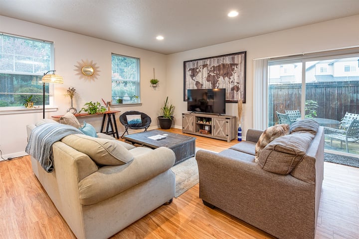 Two Townhomes For Your Giant Group! - Corvallis, OR