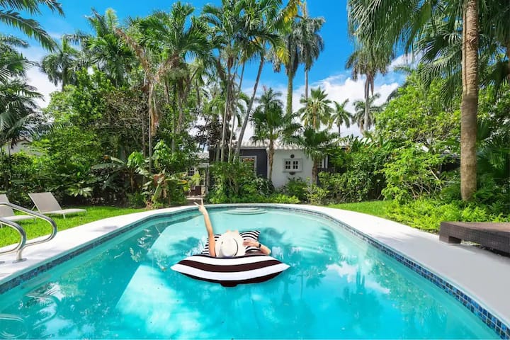Spacious 4-bed Oasis W/ Pool & Guest House! - Hollywood, FL