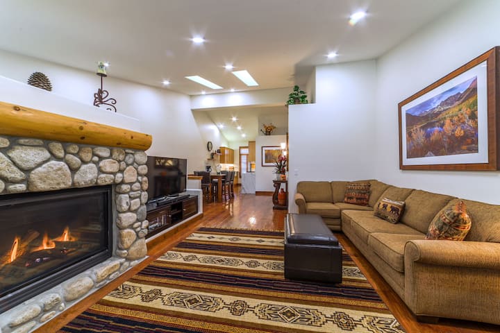 Bright, Newly Remodeled 2/2 W/ Garage & Laundry! - Mammoth Lakes, CA