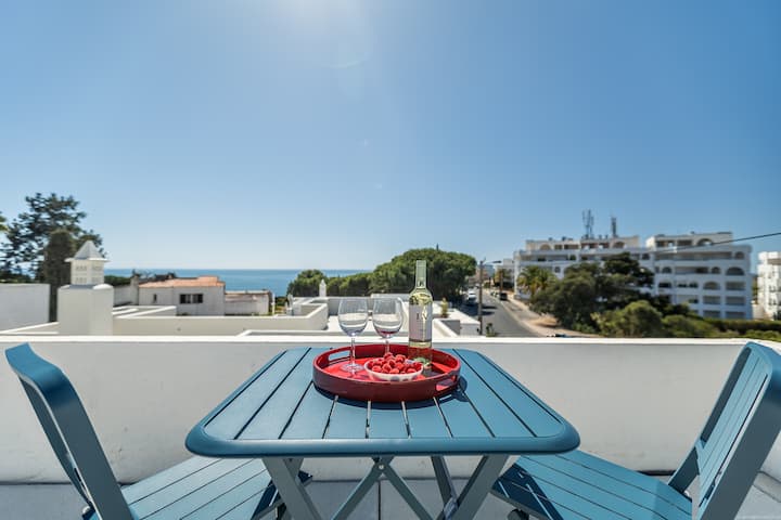 Sea Bliss: Your Seaside Retreat In Alporchinhos - Porches