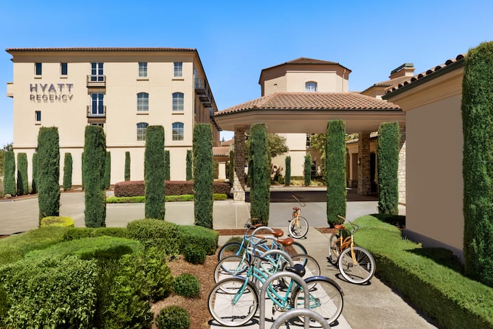 Easy Access To Hundreds Of Sonoma County Wineries - Santa Rosa, CA