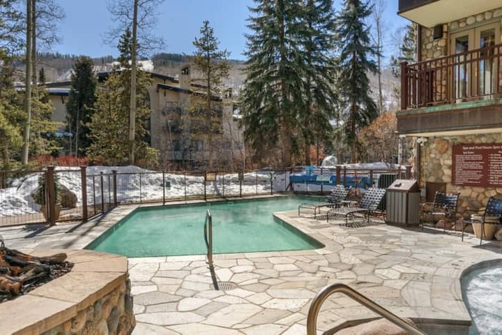 Cozy & Convenient | Steps To Ski & Vail Village - Vail, CO