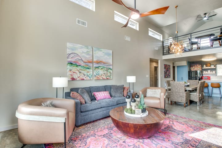 Modern Mtn-view Designer Home In Medicine Park - Medicine Park, OK