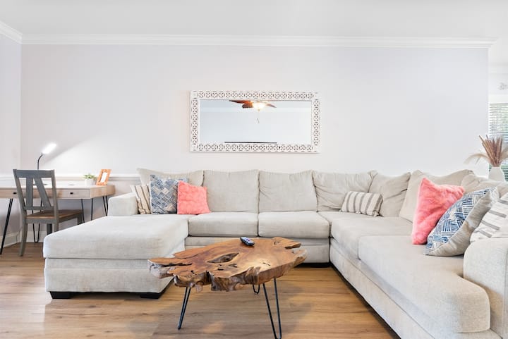 Charming Oceanview Retreat - Pets Stay Free - 머틀 비치