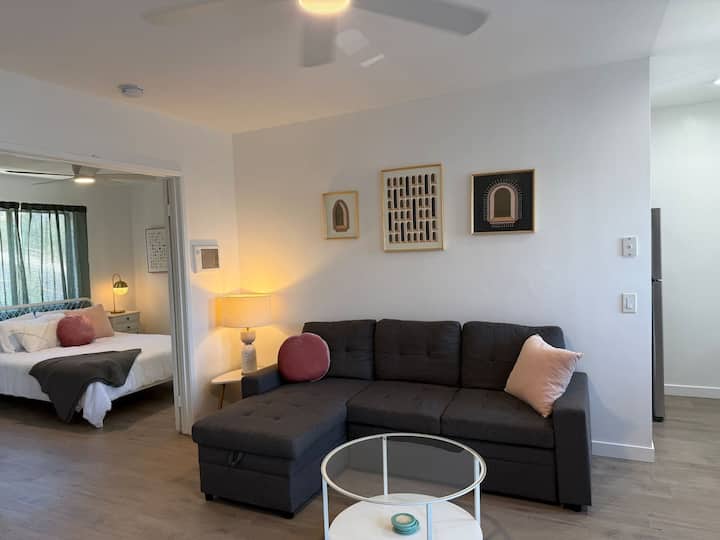 Light, Bright Comfortable Long-term Apt W/parking - Valencia Park - San Diego