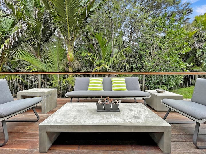 Tui Cottage - Onetangi Beach Retreat - Waiheke Island