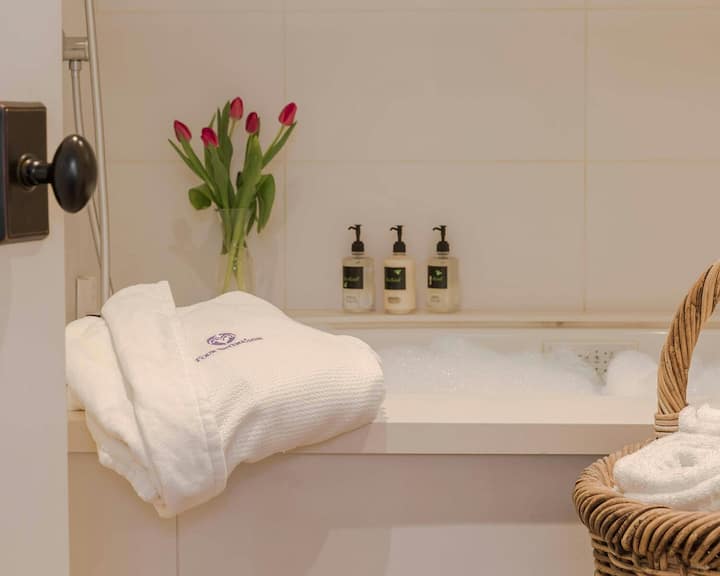 Kitchenette, Fireplace & Sitting Area - Yountville, CA