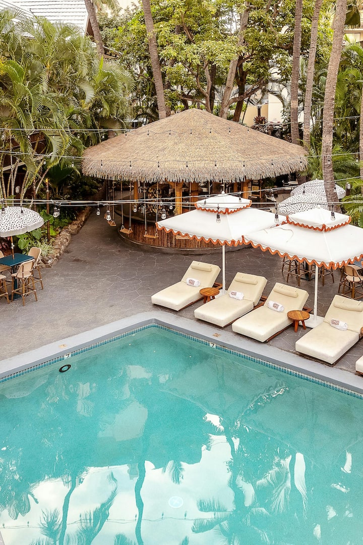 Hotel Room | Waikiki Hidden Vintage Retreat - Honolulu, HI