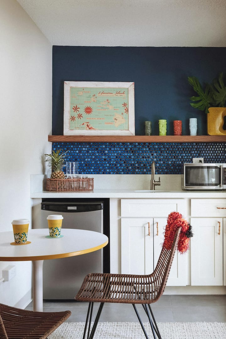 Hotel Room | Waikiki Hidden Vintage Retreat - Honolulu, HI