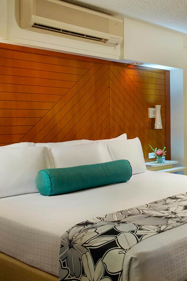 Vibrant, Leisurely Escape Near The Beach - 오아후