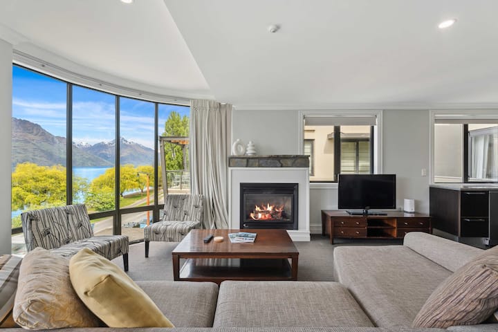 Gorgeous Lakefront, 3 Bed Apartment, Walk To Town - Queenstown