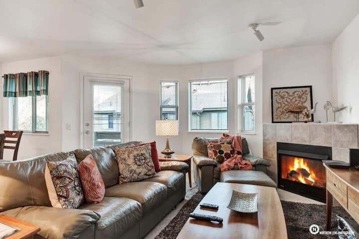Lakeside Escape In Umed District | 2bd/2a Condo - Anchorage, AK