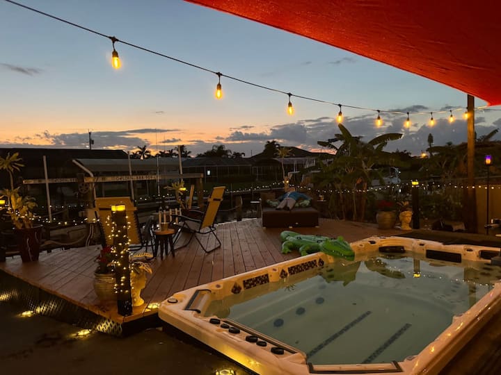 Canal Front, Gulf Access With Boatlift - Cape Coral, FL