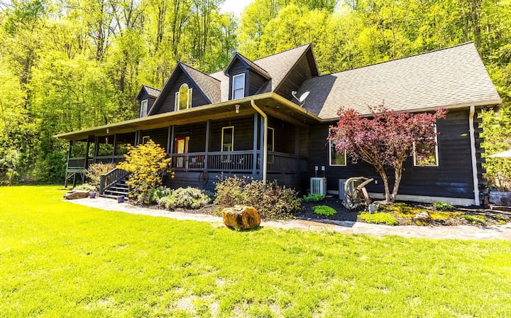 Sleepy Hollow | Mnt Estate W/ Pond, Sleeps 10 - Bryson City, NC