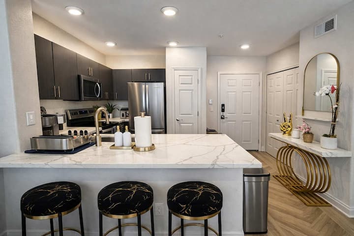 Stylish 1br Apartment In Little Italy - Coronado, CA