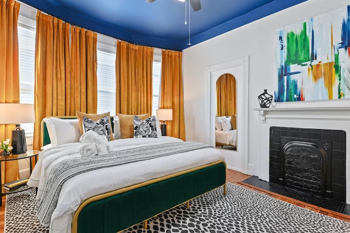 Newly Renovated, 2 Bedrm 1 Bath, Near Forsyth Park - Savannah, GA