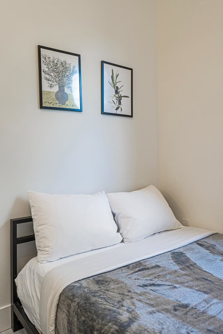 Olive | Value Private Room W/ Bath + Terrace - Miami, FL