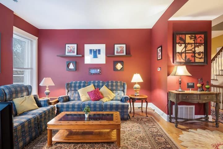 The Hue House | Modern Comfort | Ideal Location - New Albany, IN